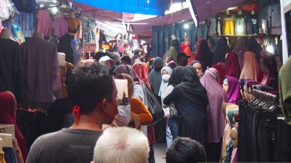 Jelang Ramadhan Pengunjung Membludak Di Pasar Tanah Abang
