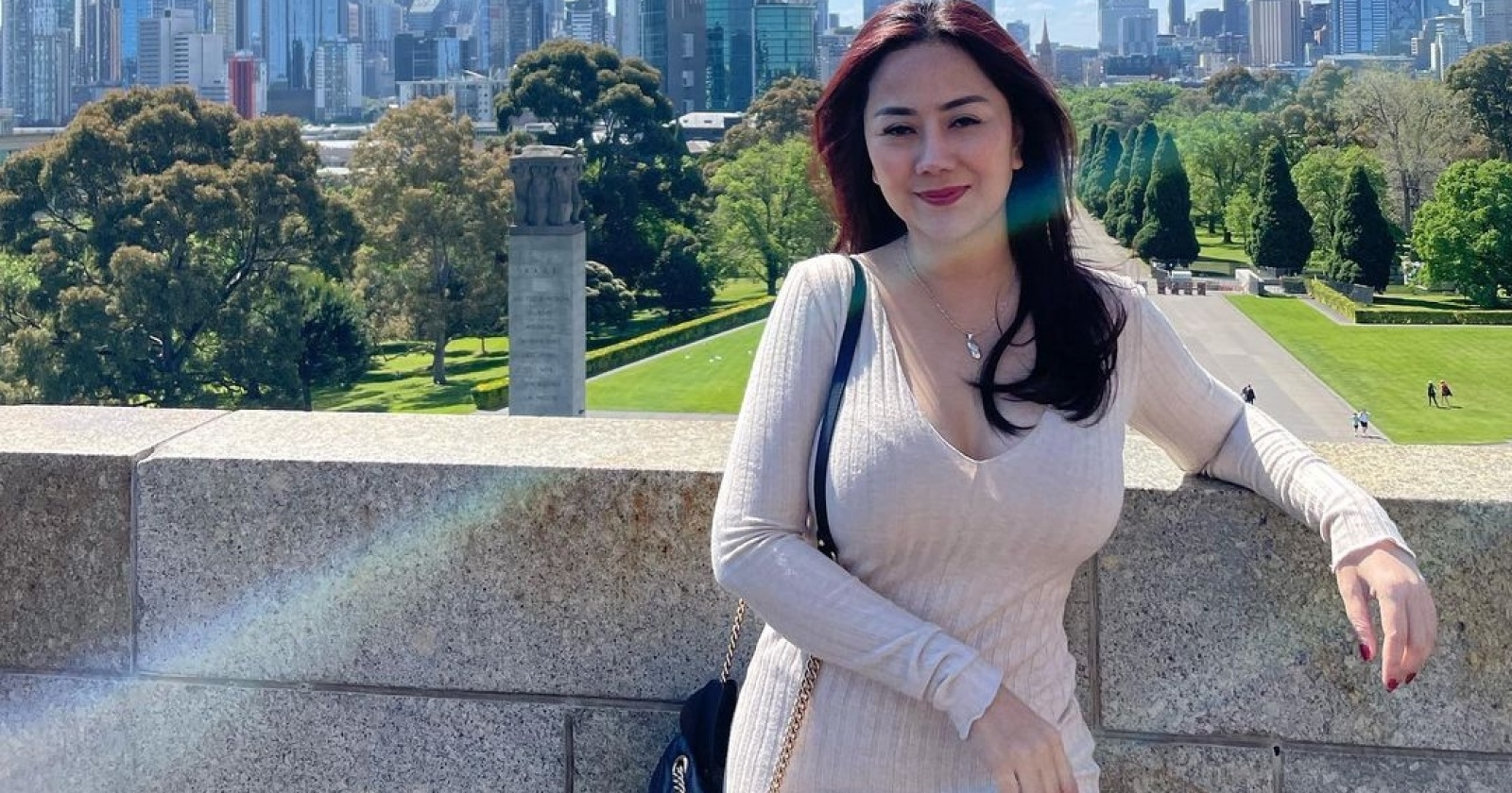 Siapa Sebenarnya Tante Ernie Selebgram Yang Viral Dan Pemersatu Bangsa