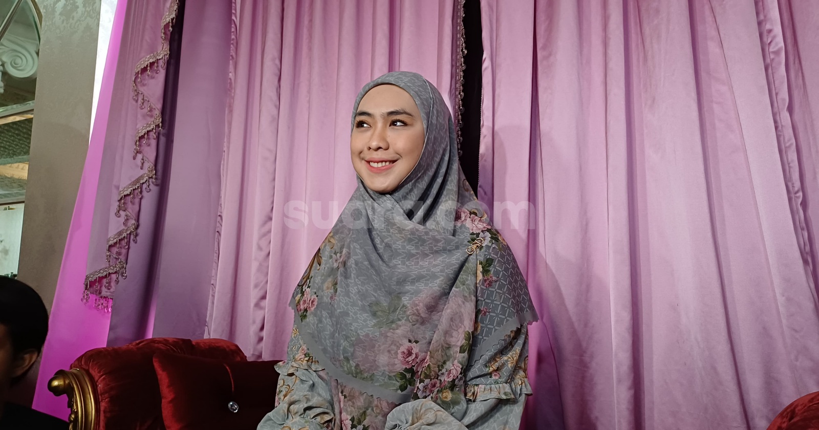 Oki Setiana Dewi Sebelum Berjilbab Biarkan Anak Perempuannya Lepas