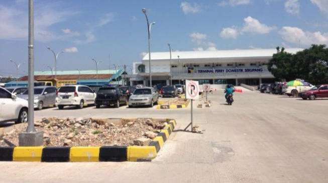 Baru Selesai Dibangun, Atap Terminal Baru Pelabuhan Sekupang Bocor ...