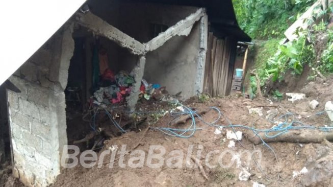 BPBD Bali: Longsor Timbun Rumah di Karangasem dan Buleleng Hampir Sama Peny