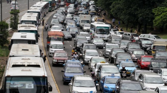 Terjebak Macet, Bolehkah Tidak Shalat Jumat? Terjebak Macet, Bolehkah Tidak Shalat Jumat?