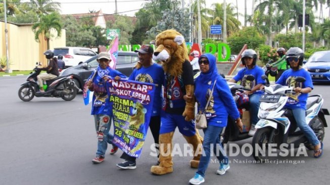 Tunaikan Nazar, Maskot Arema Jalan Kaki 28 KM dari Slorok ke Kandang Singa