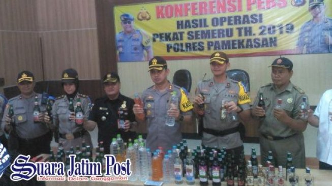 Polres Pamekasan Musnahkan Ratusan Botol Miras Hasil Operasi Pekat Semeru