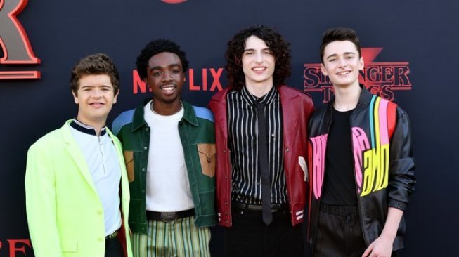 Red Carpet Look Pemeran Serial Stranger Things, Yuk Intip yang Terbaik