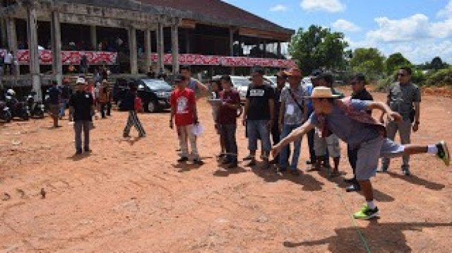 Askiman Ajak Masyarakat Dayak Lestarikan Permainan Pangkak Gasing