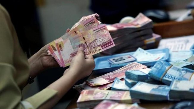 Dampak Inflasi dan Perang Dagang, Rupiah Bimbang