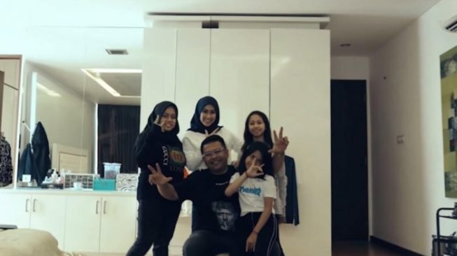 Penghasilan Rp 10M, Rumah Crazy Rich Bekasi Ini Mirip Rumah di Beverly Hill