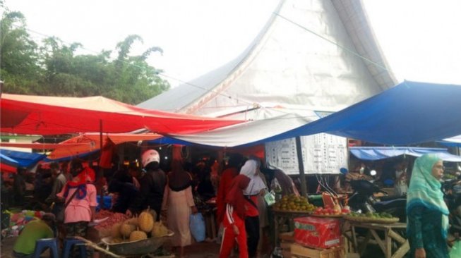 Bukan Pagi, Pasar Tradisional di Agam Ini Justru Buka di Siang Hari