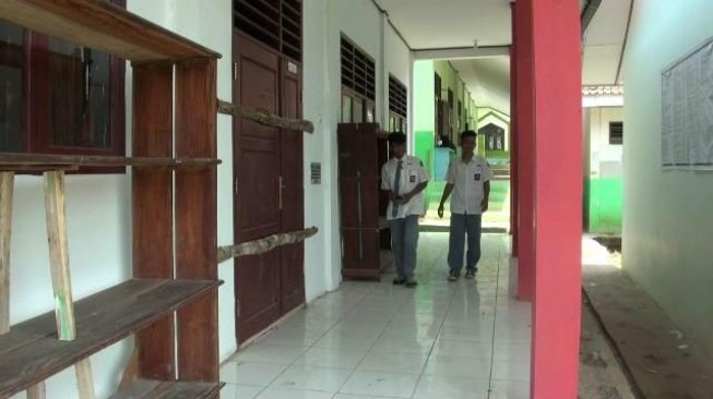 Ruang Kelas dan Ruang Guru SMAN 2 Leuwidamar Disegel Pemilik Lahan