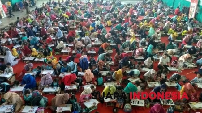 Bidik Momen Emas, Ratusan Orang Tua dan Anak Kompak Ikuti Kompetisi Mewarna
