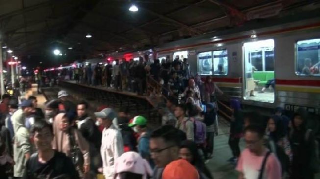 Malam Tahun Baru 2020, Perjalanan KRL Rute Rangkasbitung Akan Ditambah