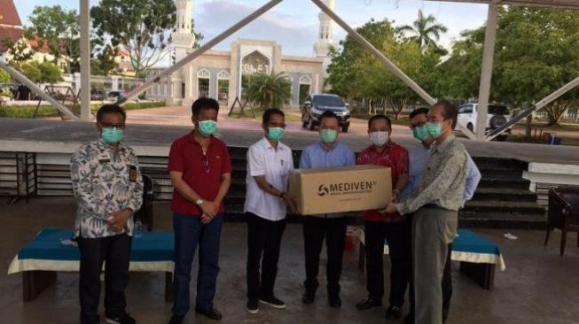 Pengusaha Hibahkan 800 Alat Rapid Test Covid-19 ke Pemko Batam