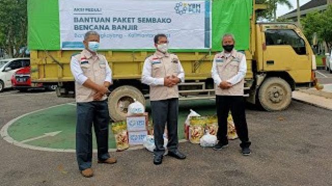 Ringankan Beban Warga Terdampak Banjir, YBM PLN Kalbar Salurkan Bantuan