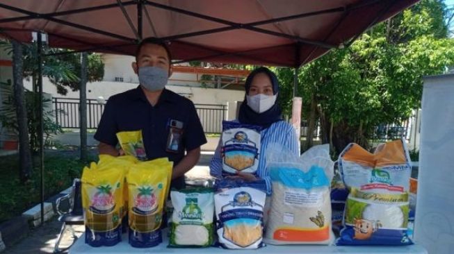 Gelar Pasar Murah Sembako, Bulog Surakarta Terapkan Sistem Drive Thru