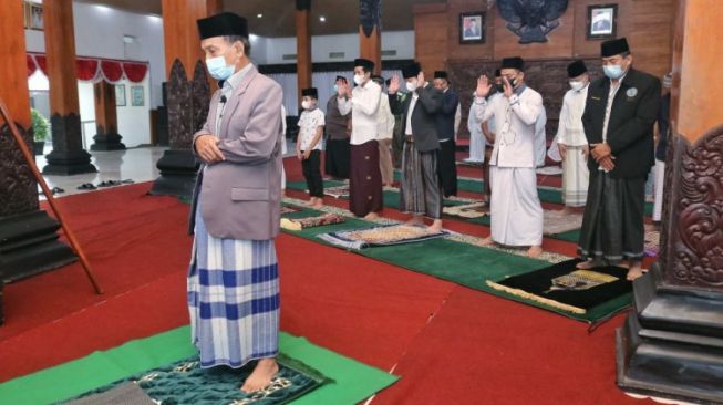 Gus Ipin Gelar Salat Idul Adha Secara Prokes, Berharap Hari Raya Ini Berkah