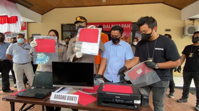 Polresta Balikpapan Amankan Pembuat Surat PCR Ilegal