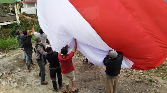 HUT ke-76 RI, Masyarakat Kibarkan Bendera Merah Putih