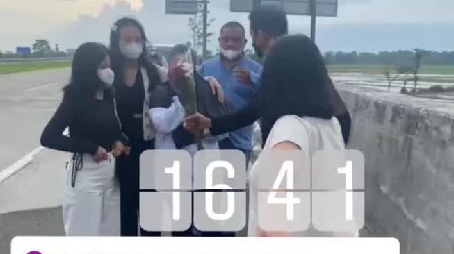 7 Potret Doddy Sudrajat Cs Tabur bunga di Jalan Tol, Apa Maksudnya?