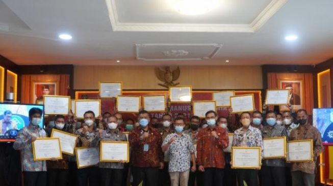 Imigrasi Agam Raih Penghargaan Pelayanan Publik Berbasis HAM