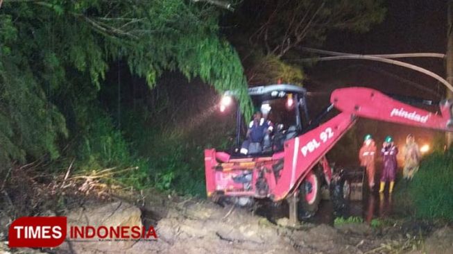 PT GeoDipa dan BPBD Wonosobo Tangani Longsor Dieng