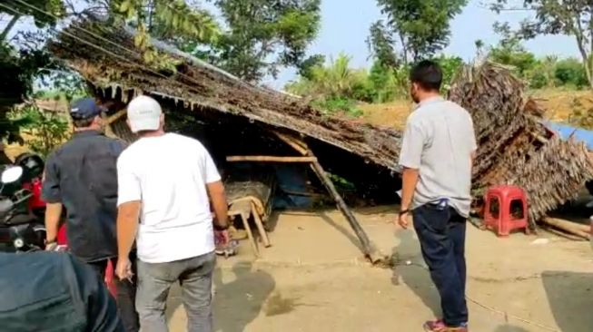 Jadi Sarang Narkoba dan Judi, Polisi Rubuhkan Gubuk di Patumbak