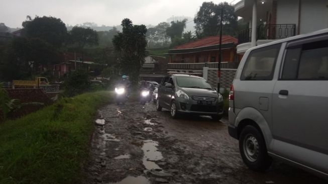 Meski Butut, Jalur Puncak II Jadi Solusi Pengendara Hindari Kemacetan