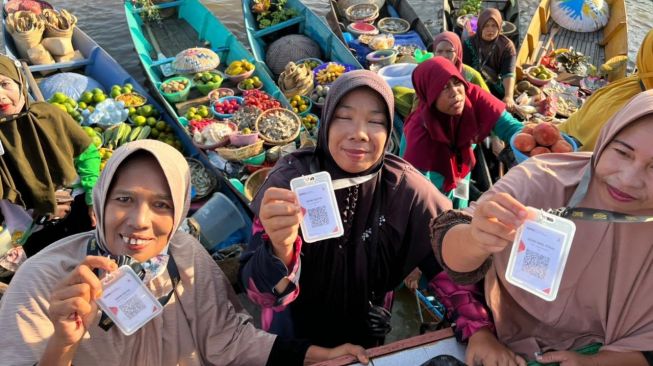 Keren Banget Para Pedagang Pasar Apung Kalimantan Selatan Ini Kalungi