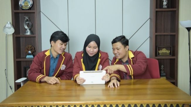 Tim IoT UTI Juara Nasional Internet Of Things Electrical Engineering
