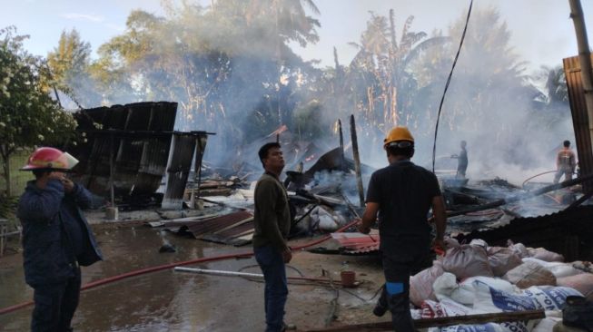 Pabrik Tahu di Batam Kebakaran, Mess Pekerja Ikut Hangus