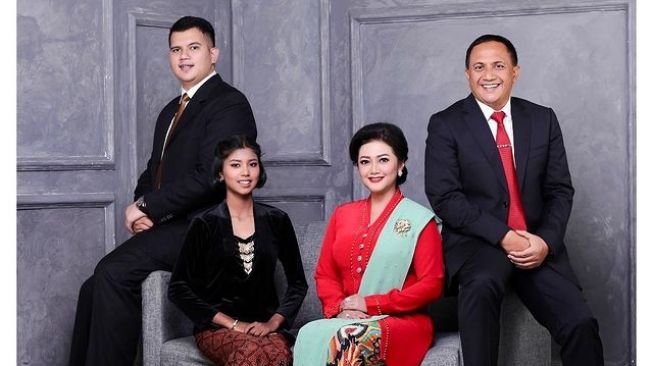 Rayakan Anniversary ke-9, Ini 7 Potret Harmonis Bella Saphira dan Suami TNI