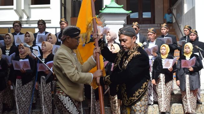 Meriah! Ribuan Warga Temanggung Tumpah Ruah ke Jalan Rayakan Kirab ... Meriah! Ribuan Warga Temanggung Tumpah Ruah ke Jalan Rayakan Kirab ...