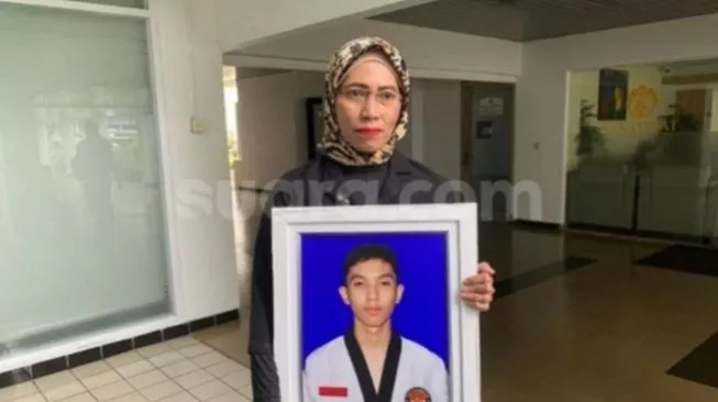 Beda Kronologi Versi Polisi Vs Keluarga Soal Mahasiswa UI Ditabrak ...