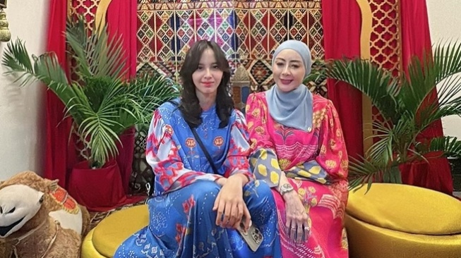 Profil Dinda Ghania, Penyanyi yang Diproduseri Nagita Slavina