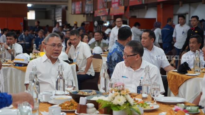 Sambangi PT Krakatau Steel, Zulhas: Lindungi Industri Baja di Indonesia