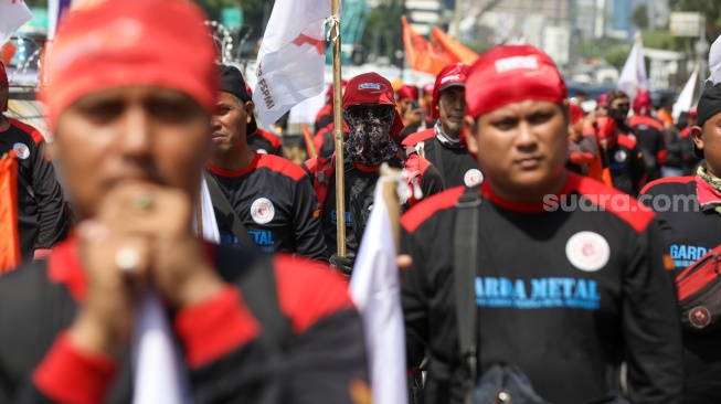 Potret Demo Buruh Tolak Tapera di Patung Kuda