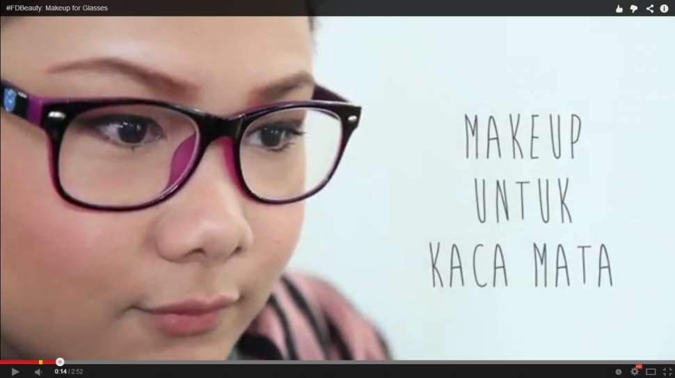 Tips Cantik "Makeup" untuk Kacamata