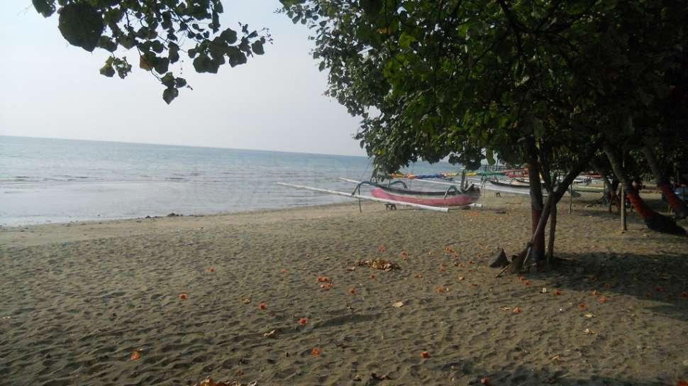 Pantai Pasir Putih Situbondo, Memiliki Pesona Keindahan Bawah Laut yang ...