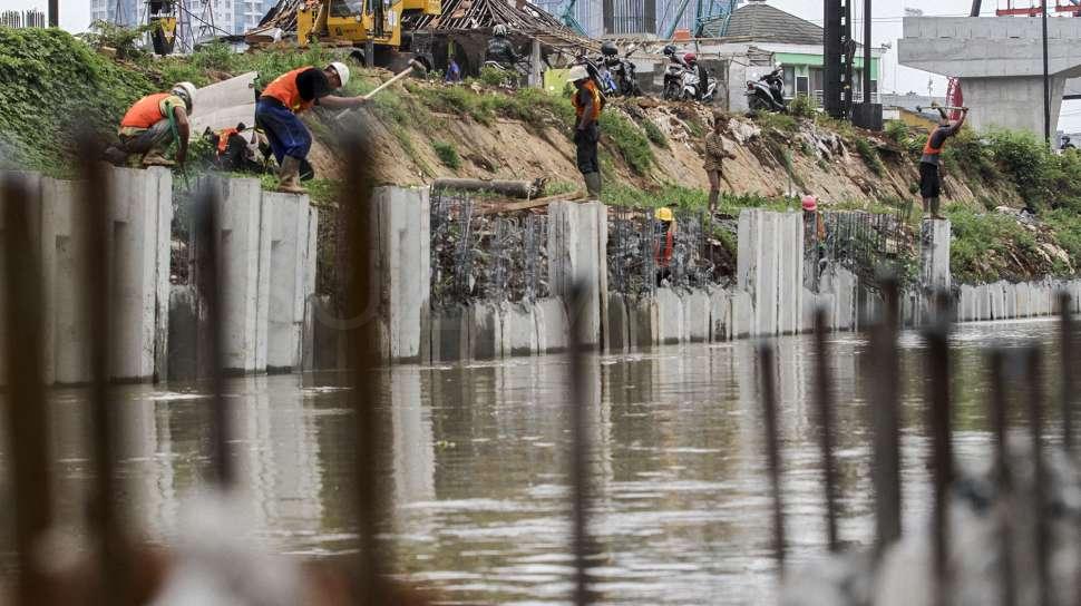 Pemasangan Turap Kalimalang