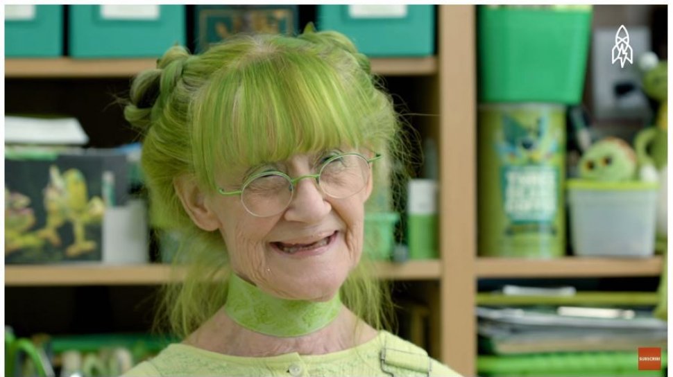 Terobsesi Warna Hijau, Nenek Lincah Asal Kanada Ini Tampil Nyentrik