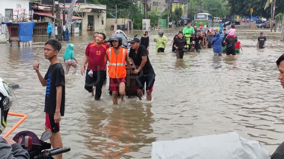 Banjir di Ciledug, Jalan Penghubung Tangerang - Jakarta Putus