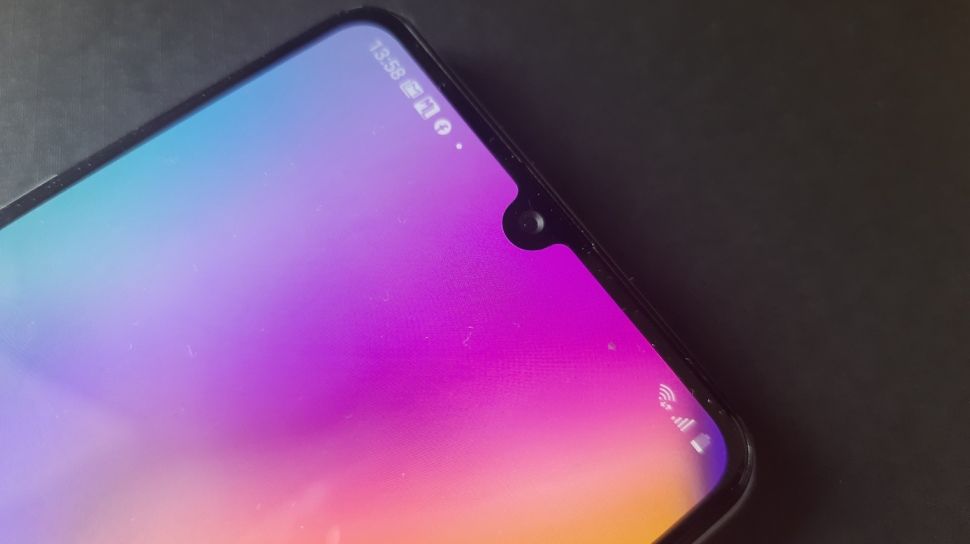 Samsung Patenkan Desain Kamera Depan Ponsel Tersembunyi