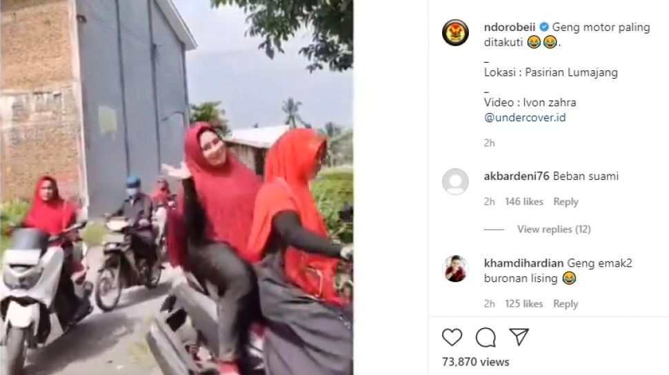 Awas Minggir! Konvoi Geng Motor Emak-emak Kerudung Merah Mau Lewat