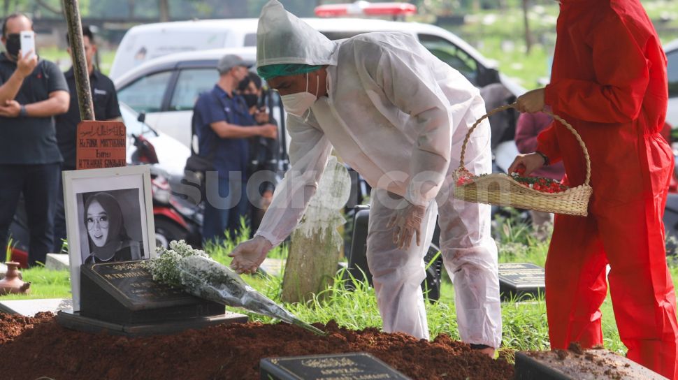Suami Tak Tahu Hasil Tes Covid-19 Terbaru Rina Gunawan Sebelum Meninggal