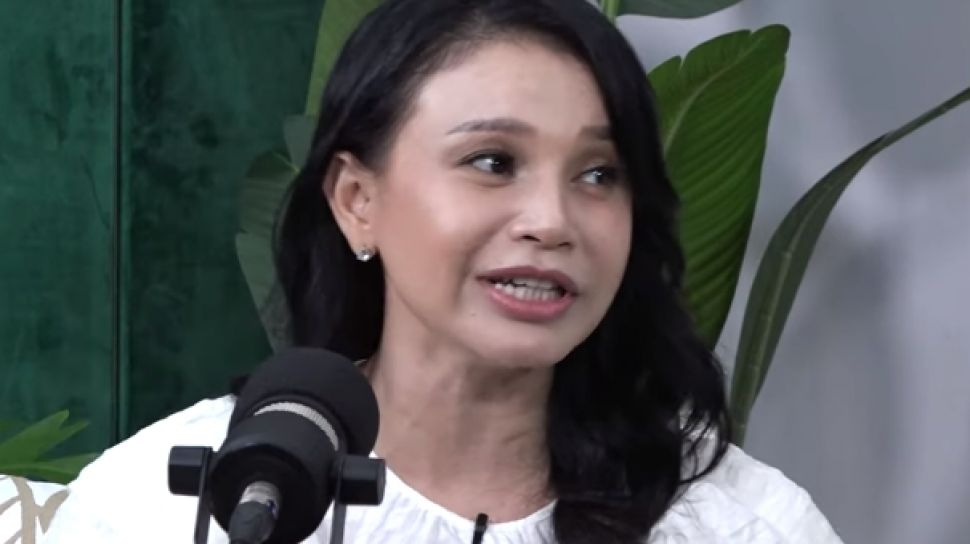 Main di Film yang Diproduseri, Rossa: Daripada Bayar Artis Lain