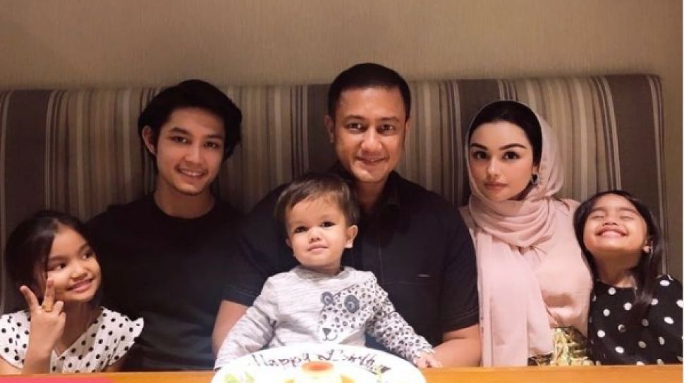 5 Potret Akrab Teuku Rassya Bareng Adik Sambung, Sibling Goals!