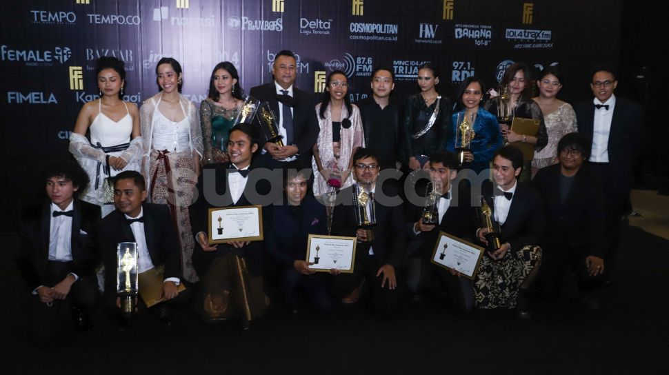 7 Fakta Film Penyalin Cahaya, Sukses Memenangkan 12 Piala Citra 7 Fakta Film Penyalin Cahaya, Sukses Memenangkan 12 Piala Citra