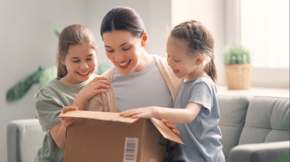 Kenapa Anak Kecil Terobsesi Dengan Video Unboxing di YouTube? Ini Kata Ahli