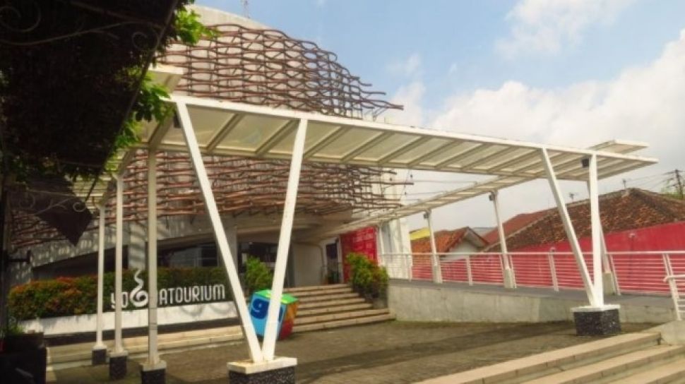 Dagadu Djokdja: Oleh-oleh Unik Khas Jogja