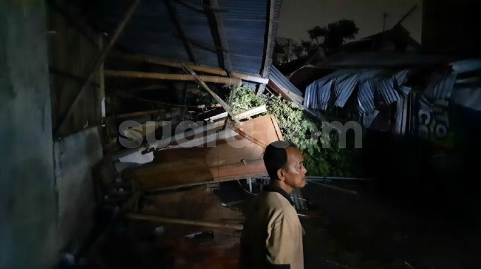 Hujan Deras Guyur Bogor, Seorang Warga Tewas Tertimbun Bangunan Rumah di Salabenda